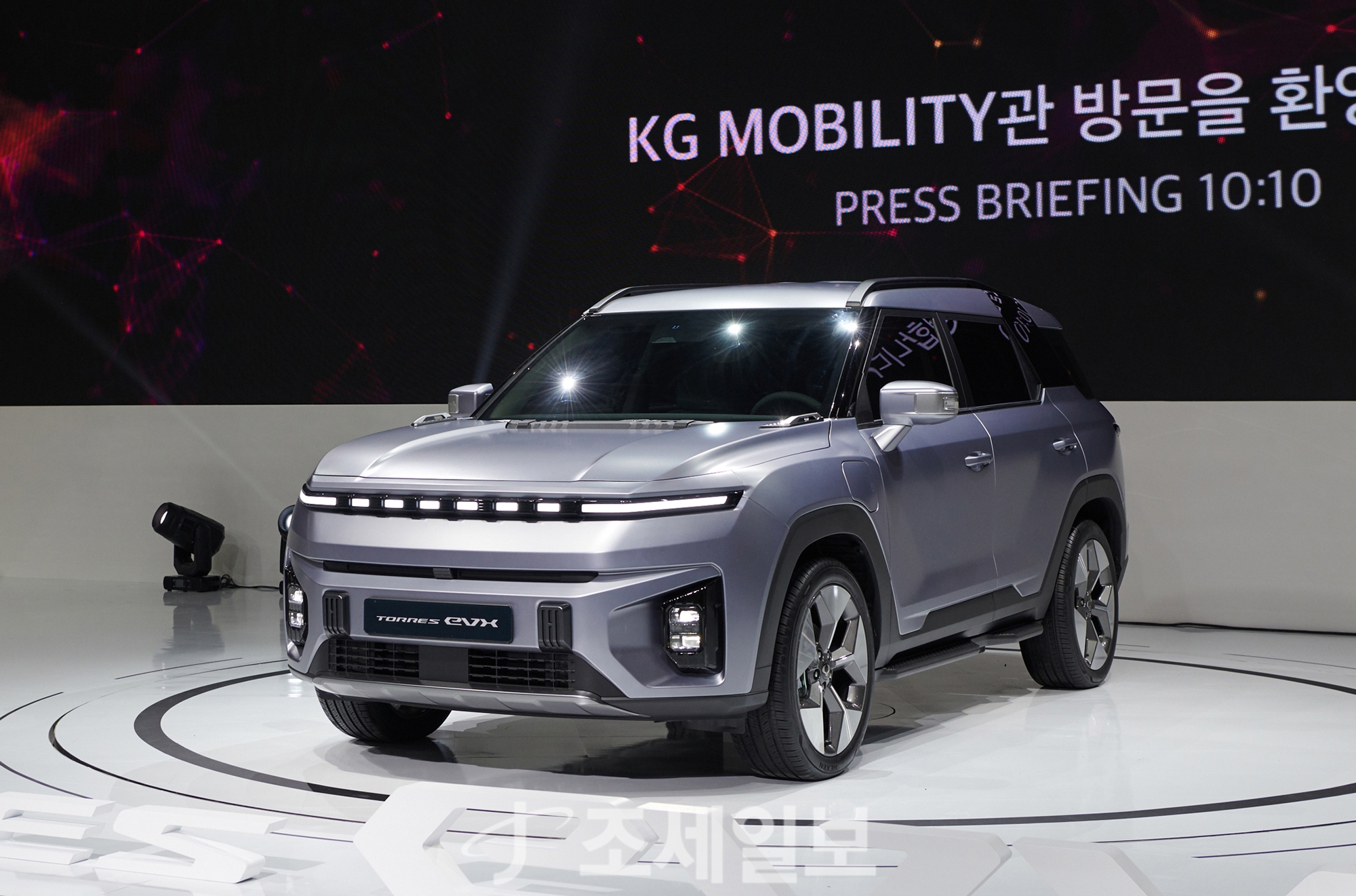 KG모빌리티, 중형 전기 SUV '토레스 EVX' 사전 계약 : 네이트 뉴스