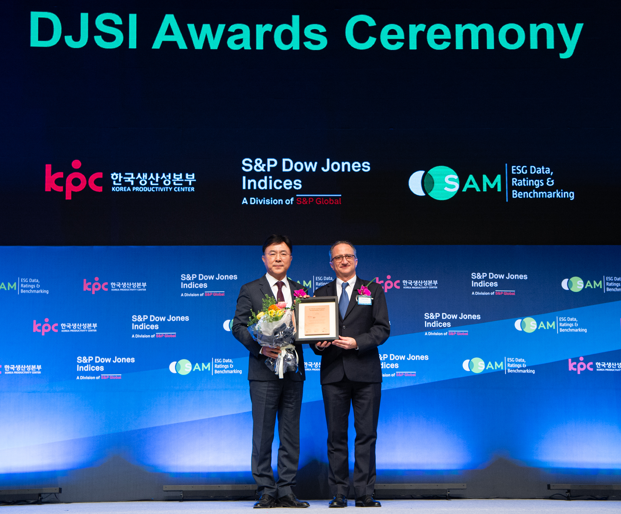 SK(주), 인더스트리 리더로 8년 연속 'DJSI World' 편입 인증패 받아 - 조세일보